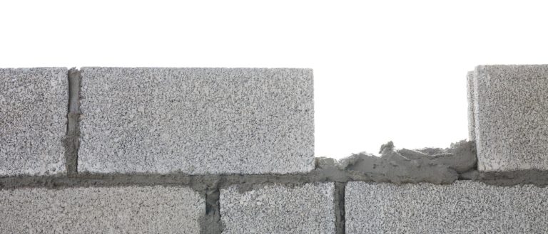 Comment préparer du mortier pour un mur en parpaings : dosage ...
